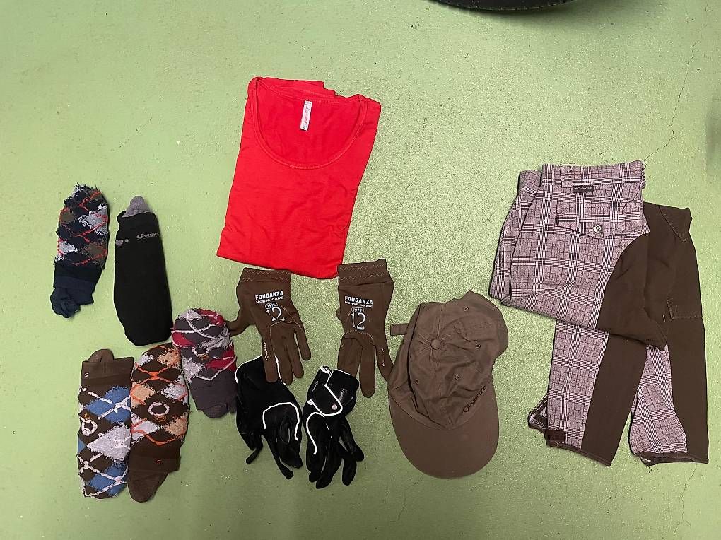 Habits équitation ado (D'occasion) à Bulle pour CHF 15 – avec livraison ...