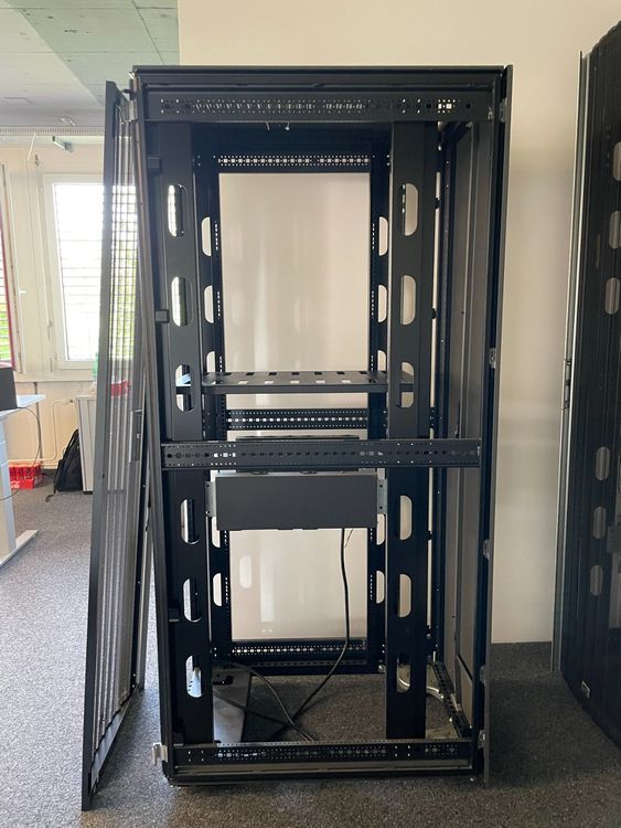 HP Server Rack 42U mit Rollen | Kaufen auf Ricardo