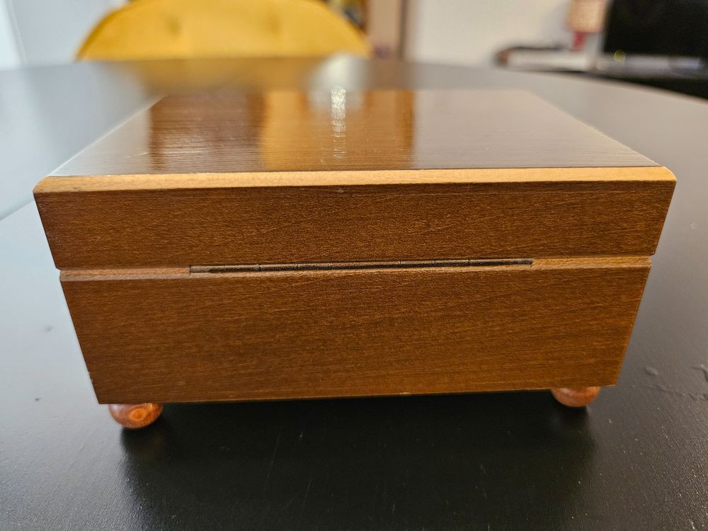 Cuendet Switzerland Music Box (Gebraucht) in Dietikon für CHF 37 – mit ...