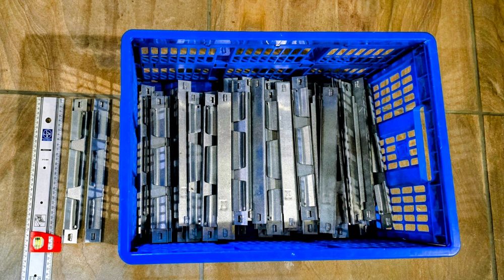 30 × Errex - Tablarträger verzinkt 300mm (Gebraucht) in Zürich für CHF ...