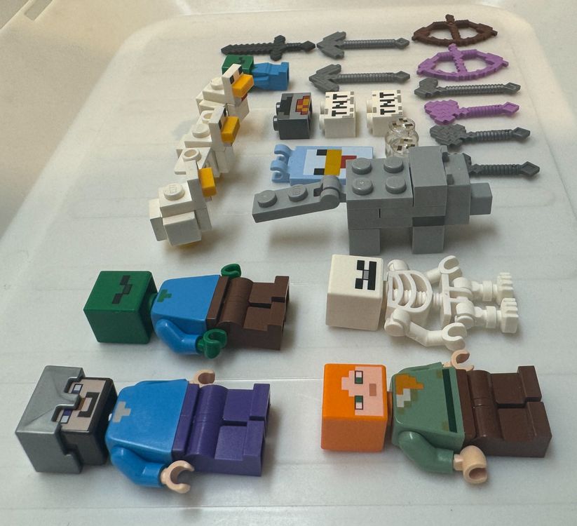 Lego Minecraft Minifiguren, Tiere und Waffen (Gebraucht) in Rechthalten für CHF 10 – mit ...