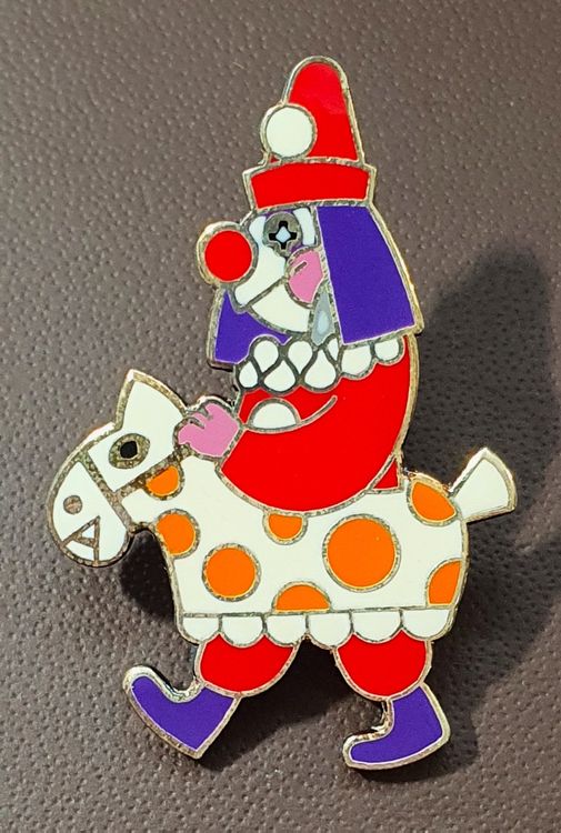 S167 - Pin Fasnacht Basel Figur Clown mit Pferd (Gebraucht) in Reinach BL für CHF 2 – mit ...