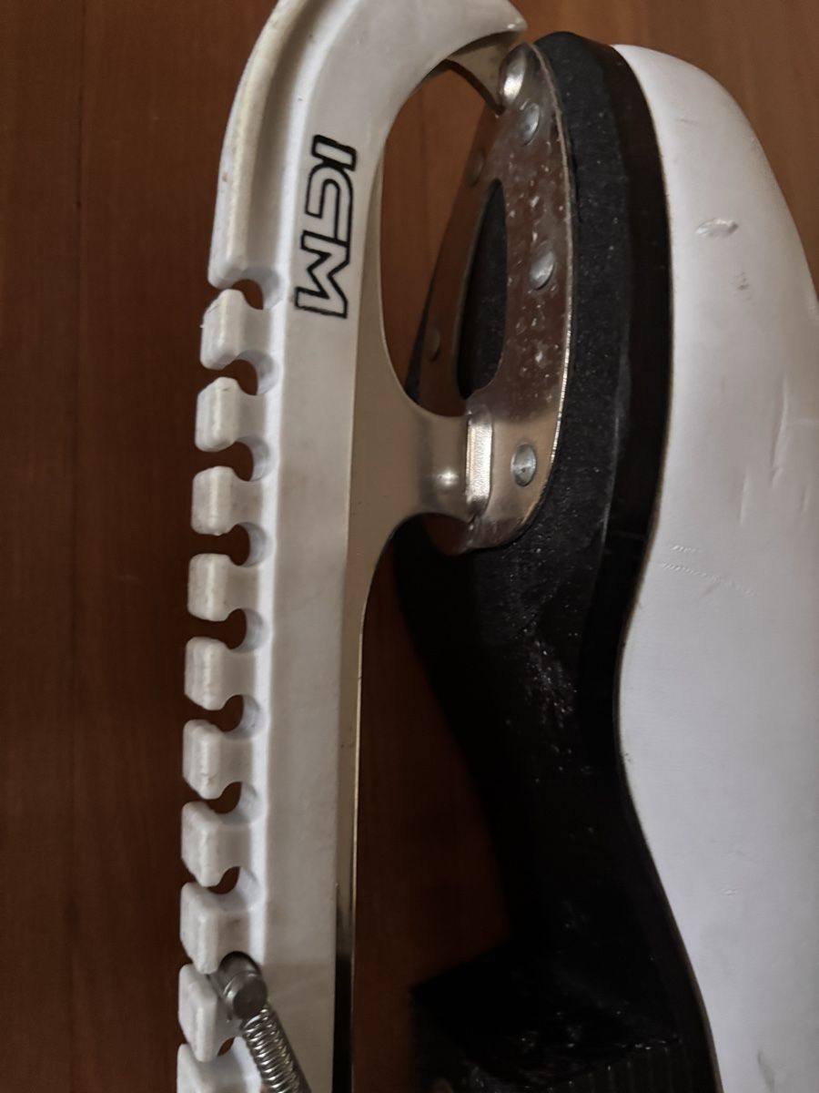 Lot de deux Patins à glace pour dames , taille 39 et 40 (D'occasion) à ...