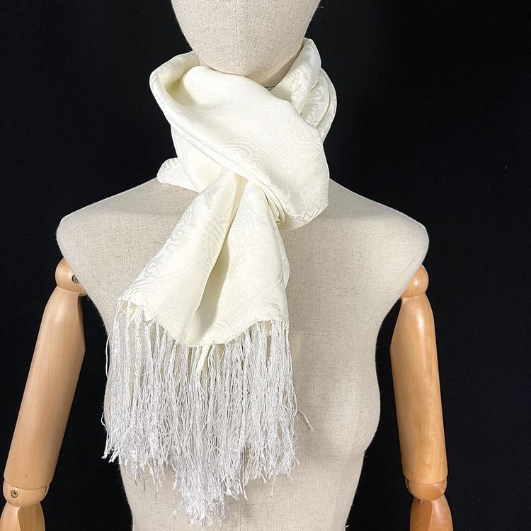 SHANGHAI TANG White Silk Scarf (Neu (gemäss Beschreibung)) in Emmen für ...