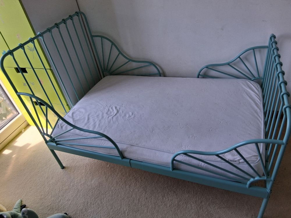 Cadre de lit extensible en métal Minnen Ikea (Gebraucht) in Genève für ...