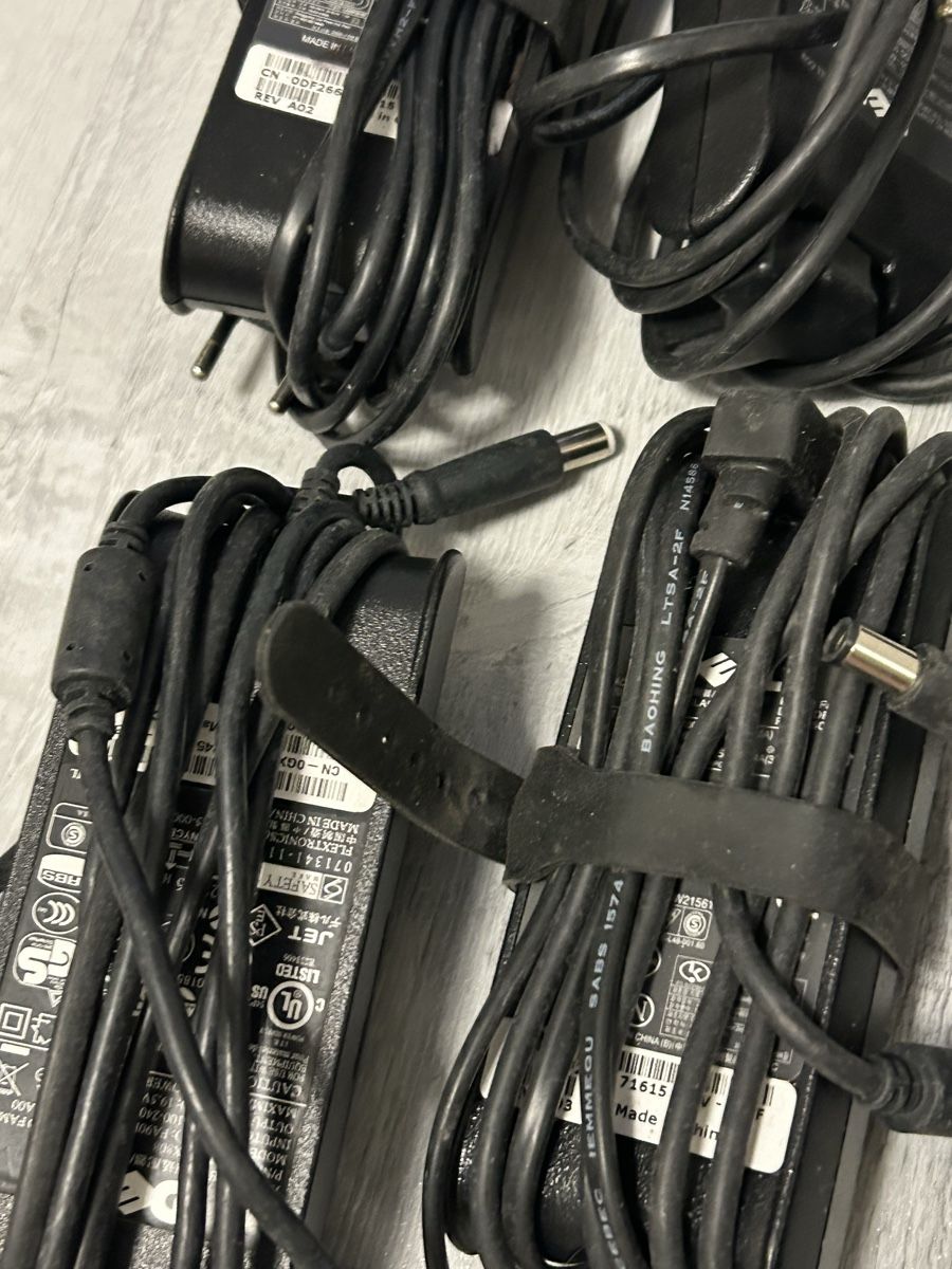 Dell Laptop Ladegerät / Netzteil, verschiedene Modelle (Gebraucht) in ...