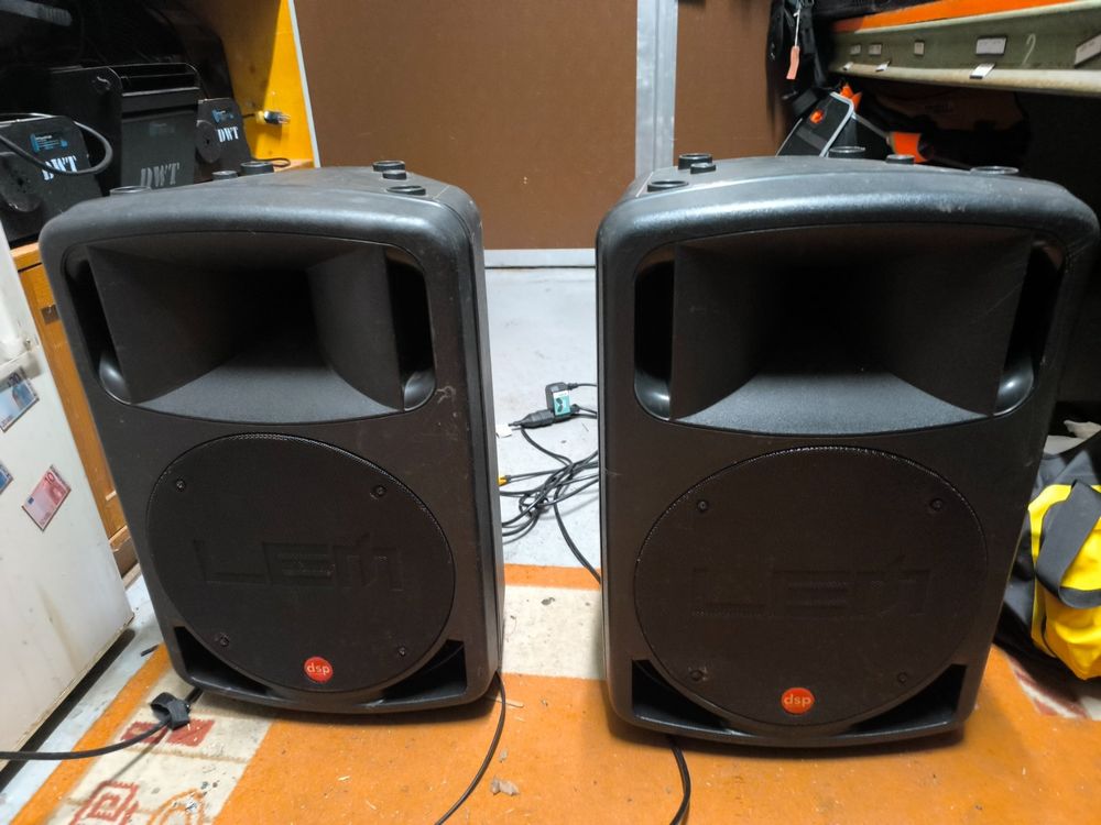 2 LEM Aktiv Lautsprecherboxen D400, je 400 Watt Leistung (Gebraucht) in ...