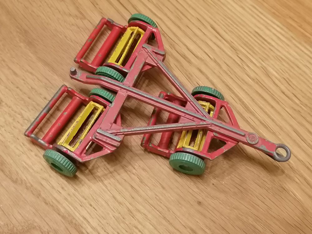Dinky Toys - Triple Gang Mower - Anhänger 323 (Gebraucht) in Basel für ...