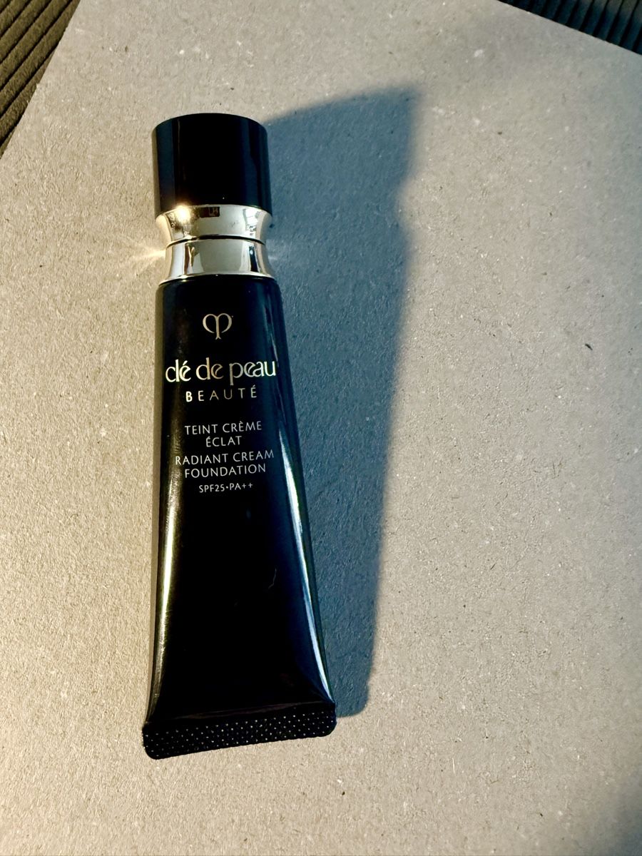 Clé de Peau Beauté Teint Crème Éclat – Nr. 10 Ivory (Neu (gemäss ...