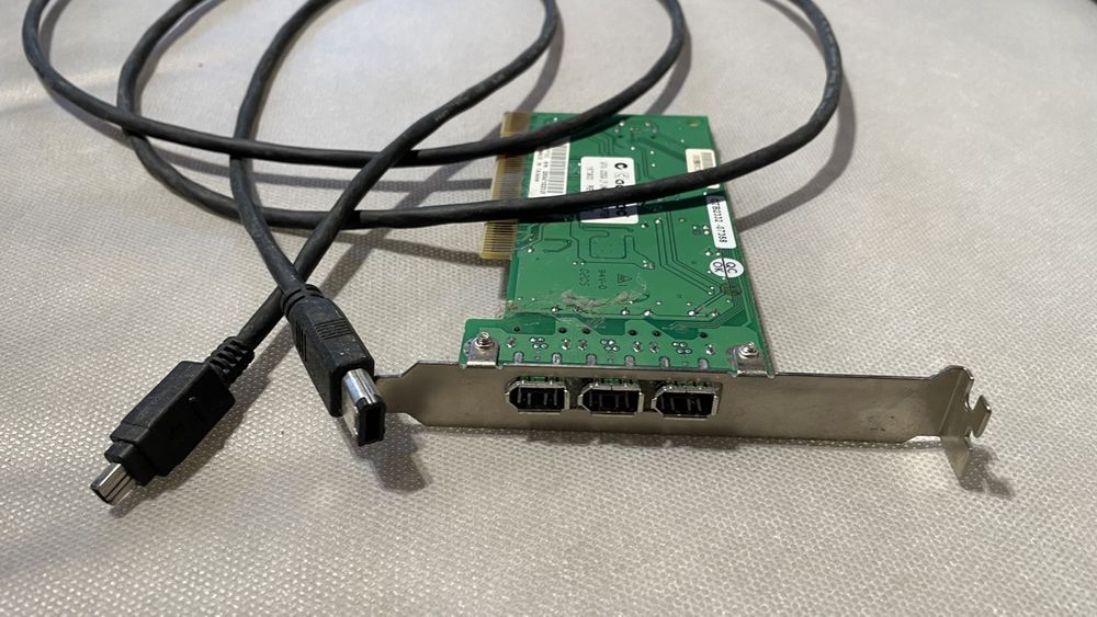 Firewire ADAPTEC AFW-4300A LP UNIV HOST ADAPTER PCI 3 PORT (Gebraucht) in für CHF 15 – mit ...