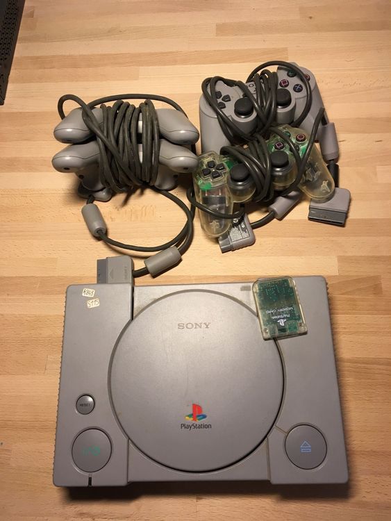 Sony PlayStation 1 mit 4 Controller | Kaufen auf Ricardo
