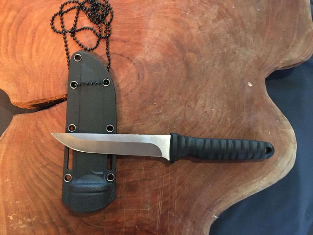 Neck Knife (Neu und originalverpackt) in Naters für CHF 12 – mit ...