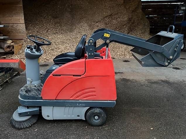 HAKO Jonas 980 HV Sitz-Kehrsaugmaschine (D'occasion) à Valangin pour ...