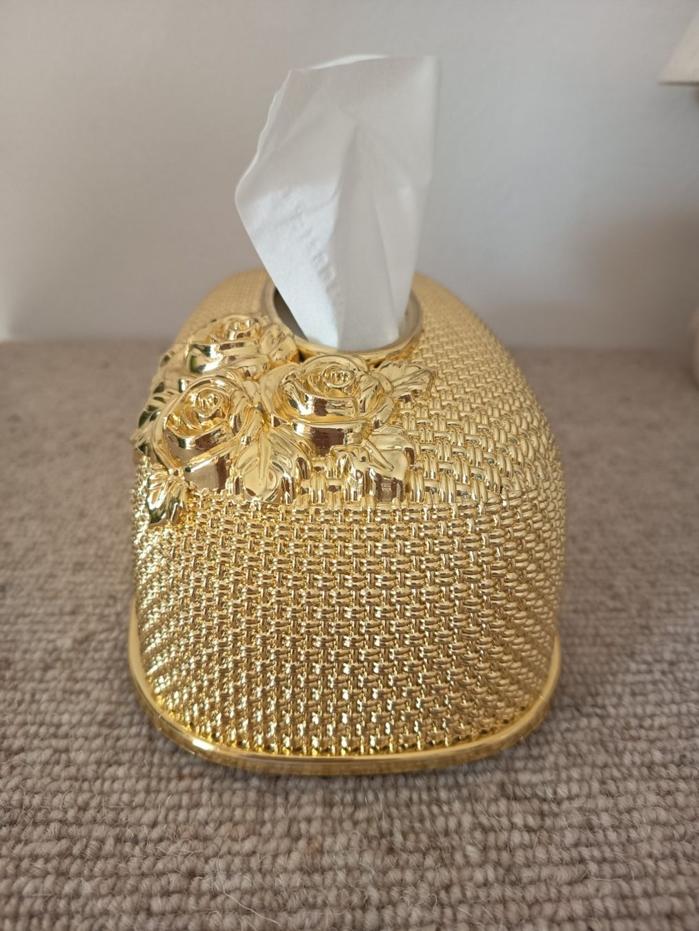 Goldene Kleenex-Box-Spender mit Rosen-Motiv, neuwertig (Gebraucht) in ...