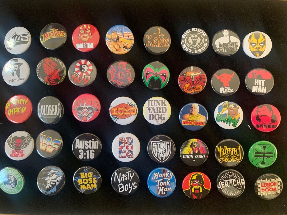 40x WWF WEE Wrestling Badges Hogan Michels Undertaker uvm (Gebraucht ...