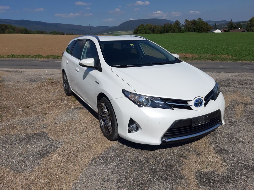 TOYOTA Auris Touring Sports 1.8 16V HSD Trend | Kaufen auf Ricardo
