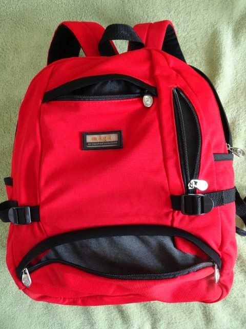 Rucksack rot 37x8x12cm. Leichter Tagesrucksack (Gebraucht) in Berikon ...