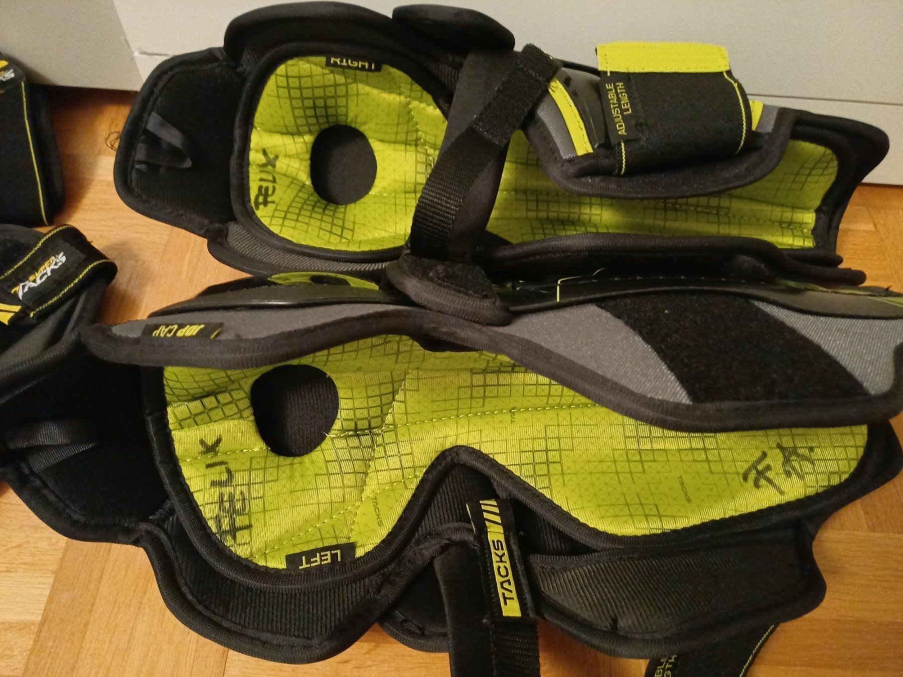 Knieschoner CCM Tacks XF80 (Gebraucht) in Winterthur für CHF 80 – mit ...