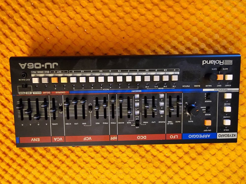 ROLAND JU-06A & ROLAND DOCK DK-01 | Kaufen auf Ricardo