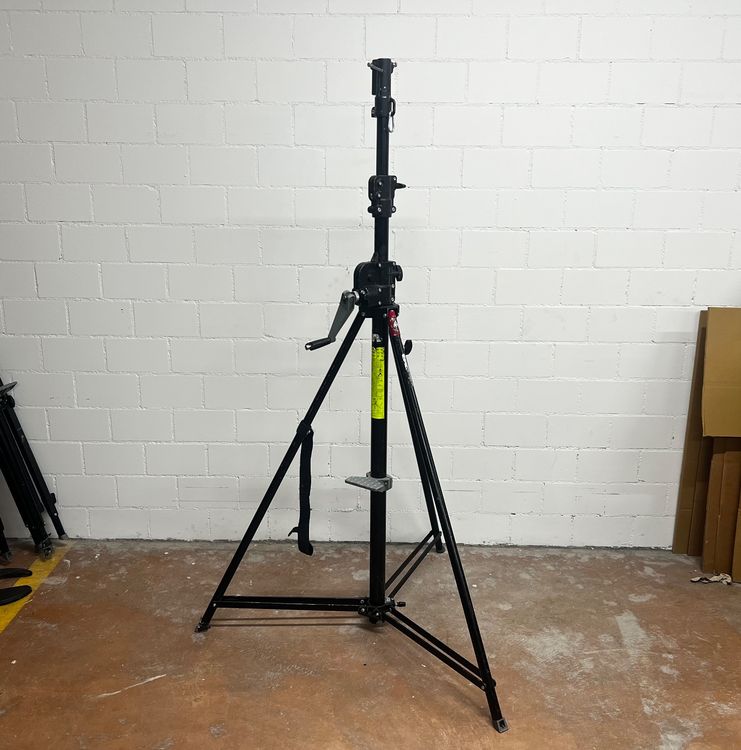 Manfrotto Stativ Wind-Up 087NWB (Gebraucht) in Cham für CHF 180 – nur Abholung auf Ricardo kaufen