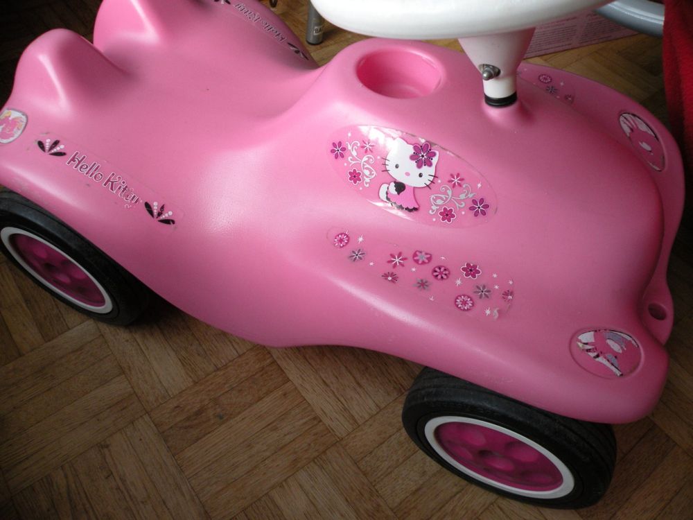 Hello Kitty Bobby Car