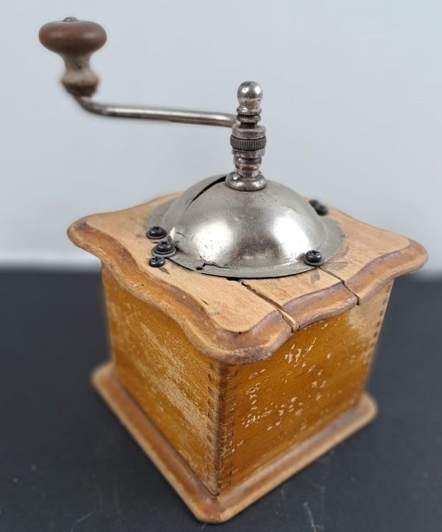 Alte Kaffeemühle aus Holz | Kaufen auf Ricardo