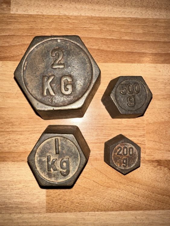 Alte Waage Gewichte Gusseisen 200g 500g 1Kg 2Kg (Gebraucht) in St. Gallen für CHF 58.5 – mit ...