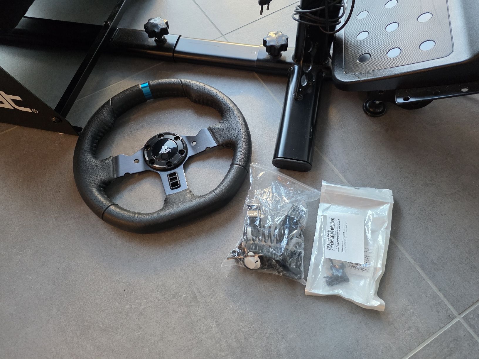 Playseat Evolution & Logitech G29 - umgebaut - PS5 - ab 1.- (Gebraucht ...