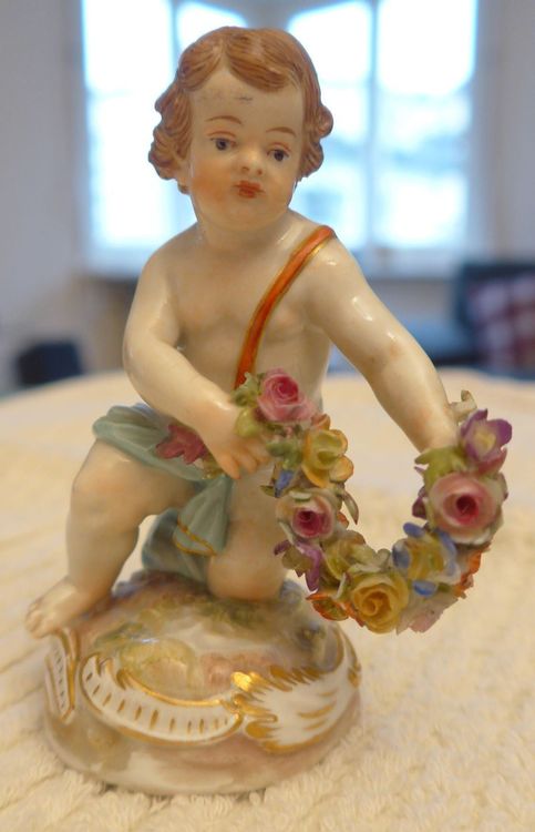 Meissen Knabe mit Blumengirlande 19. Jhd | Kaufen auf Ricardo