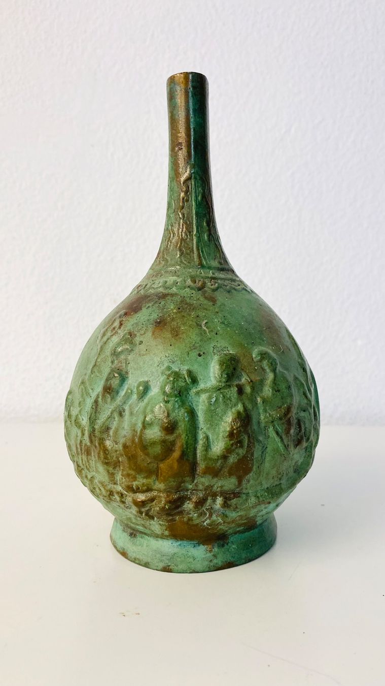 Massive Bronze-Solifleurvase mit Relief & grüner Patina (D'occasion) à ...