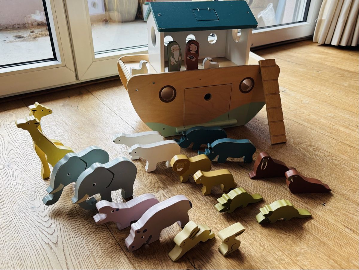 Arche Noah mit 20 Tieren aus Holz (Gebraucht) in Zürich für CHF 11 ...