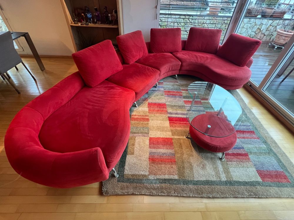 rotes Alcantara Sofa mit passendem Salontisch (Gebraucht) in Arth für ...