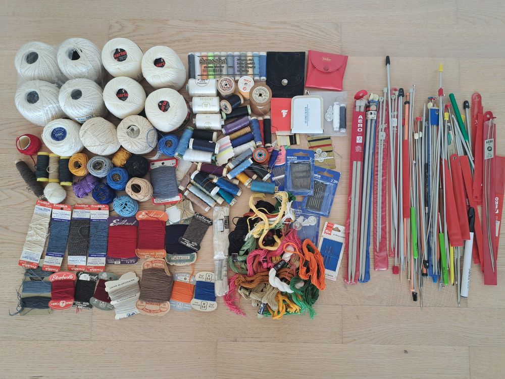 z.T antik Handarbeits-Set Garn Stricknadeln Faden Häkeln etc | Kaufen ...