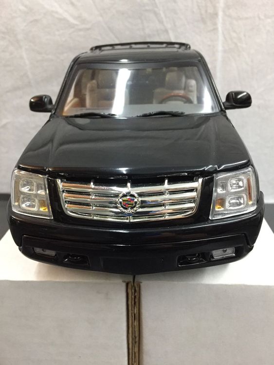 Cadillac Escalade SUV Anson 1:18 (Gebraucht) in Nänikon für CHF 29 ...