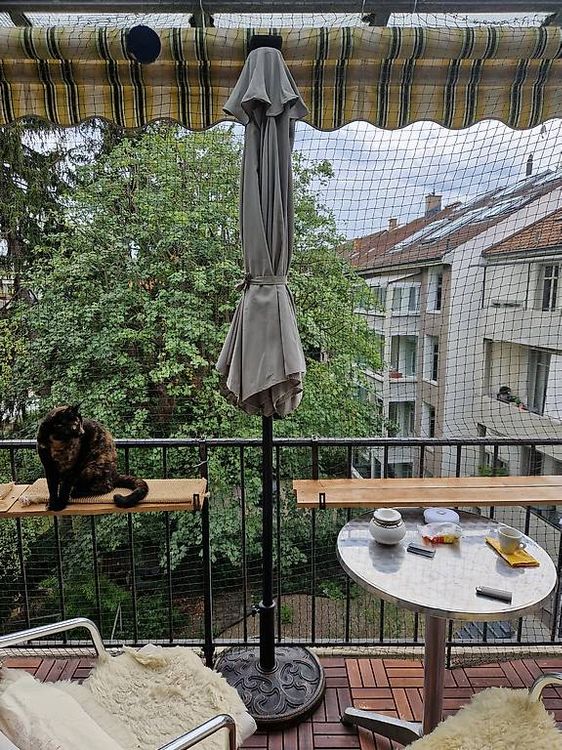 Sonnenschirm mit LED Solarlicht uns Ständer (Gebraucht) in Basel für CHF 150 – nur Abholung auf ...