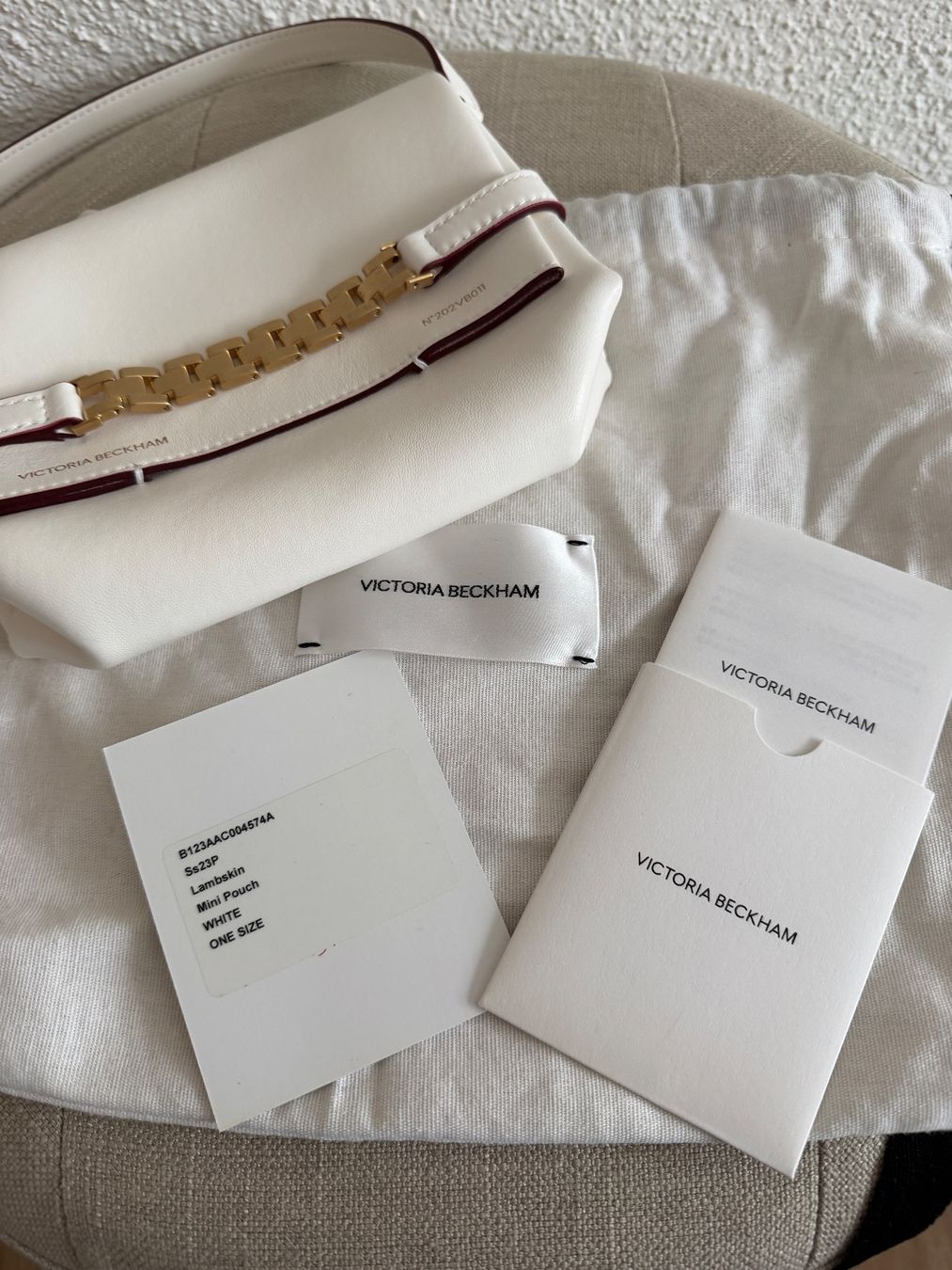 Victoria Beckham Mini Chain Pouch Bag In White (Gebraucht) in Wädenswil ...