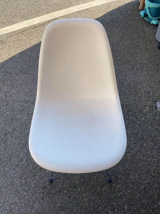 Vitra Eames Plastic Chair weiss (Gebraucht) in Glattbrugg für CHF 115 ...