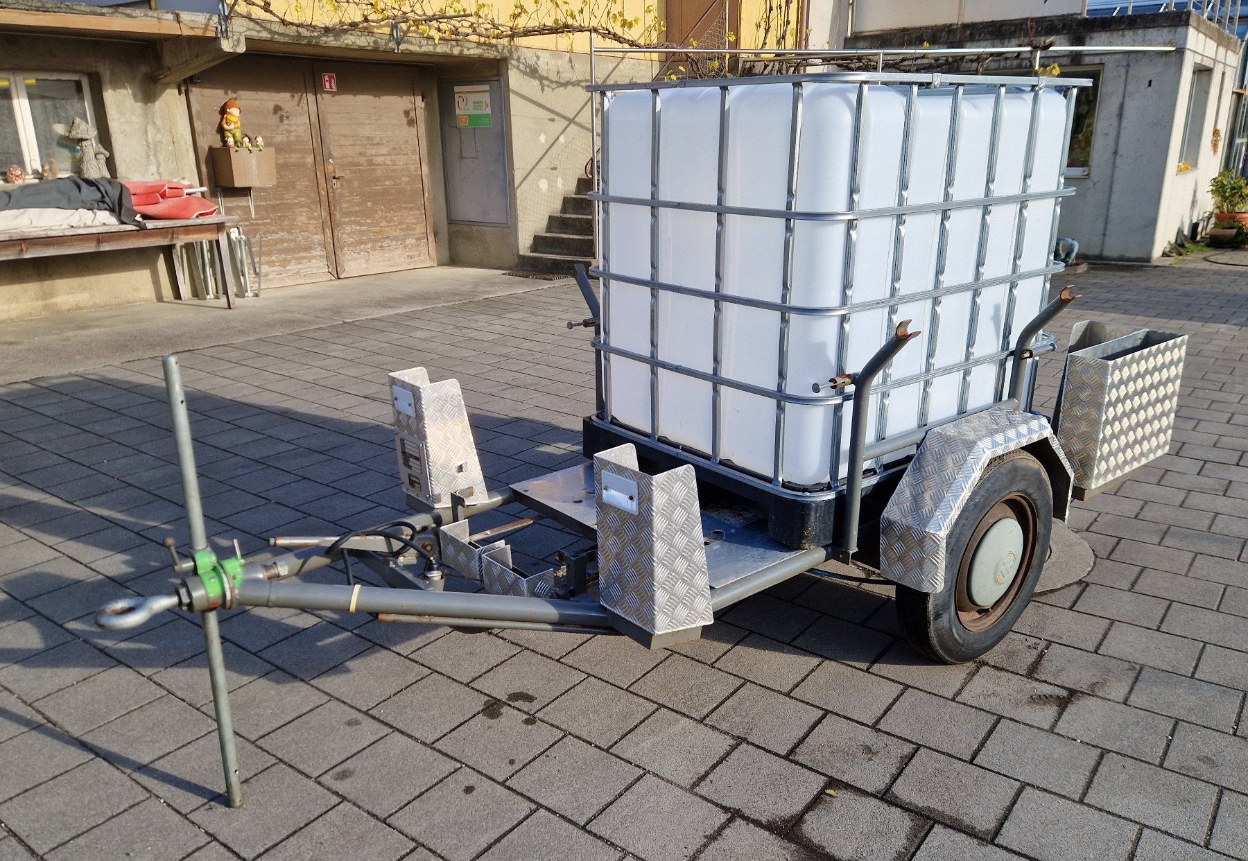 Anhänger mit Wassertank IBC (Gebraucht) in Gampelen für CHF 350 – nur ...