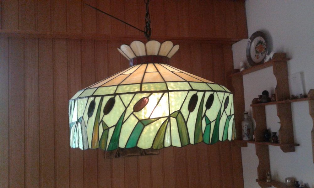 Lampe Tiffany décore roseaux avec collerette rare (Gebraucht) in Alle für CHF 400 – mit ...
