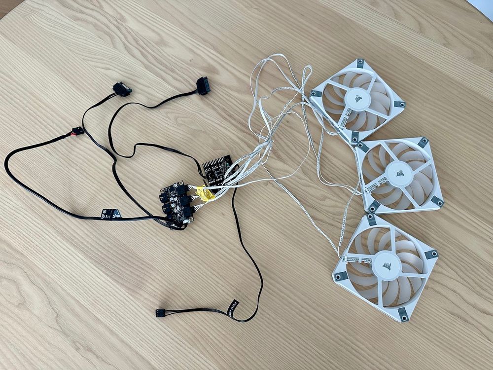 3x Corsair iCUE AF120 RGB Slim Lüfter + RBG Hub + Steuerung (Neu ...