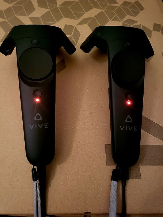 HTC VIVE Controller 2x (Gebraucht) in Zürich für CHF 70 – mit Lieferung ...