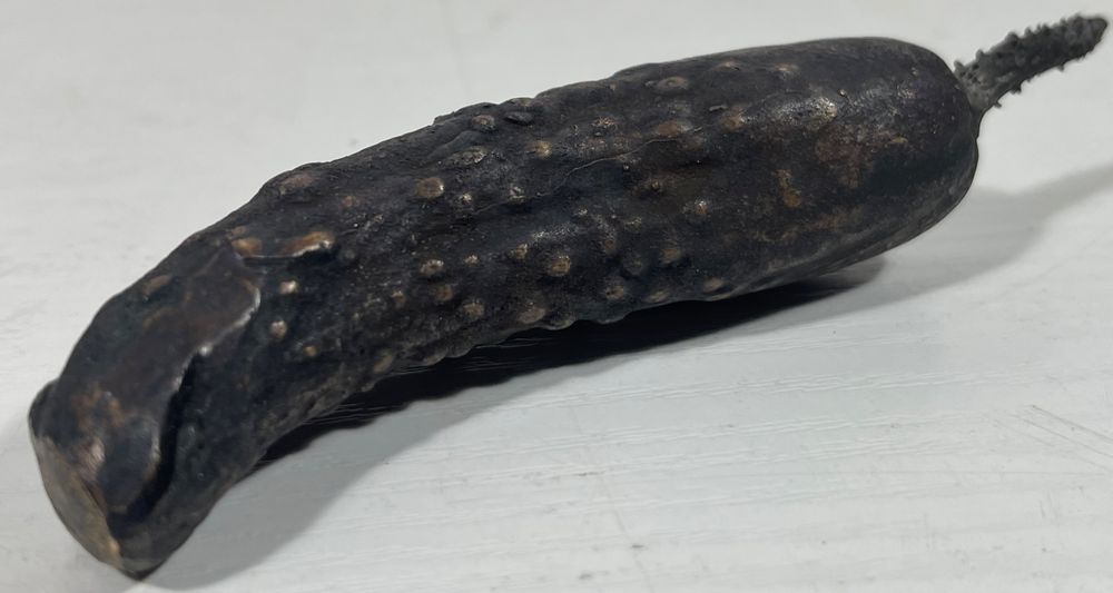 20.Jh Schweizerschule Schule Gurken Skulptur aus Bronze (Gebraucht) in Root für CHF 189 – mit ...