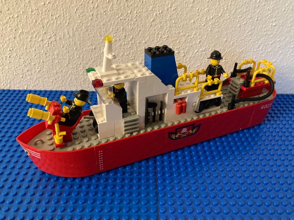 Lego 4025 Feuerwehr Löschboot (Gebraucht) in Zürich für CHF 11 – mit ...