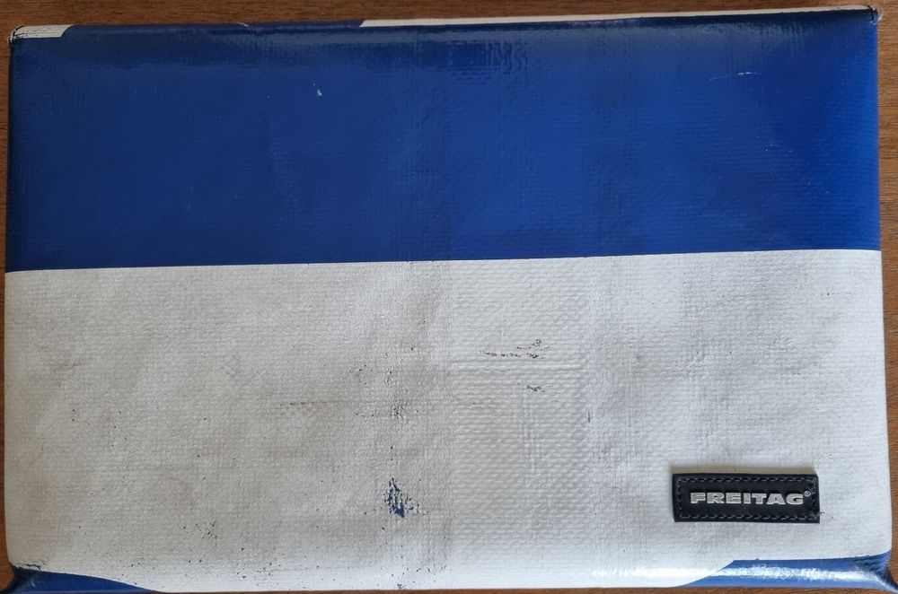 FREITAG Tasche für Laptop/Notebook/Tablet weiss/blau | Kaufen auf Ricardo