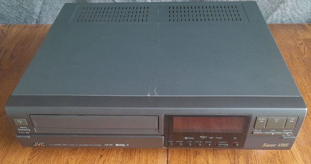 JVC Super VHS Videorecorder HR-S7600 mit Fernbedienung | Kaufen auf Ricardo