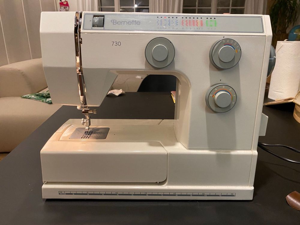 Nähmaschine Bernette 730 mit Zubehör | Kaufen auf Ricardo