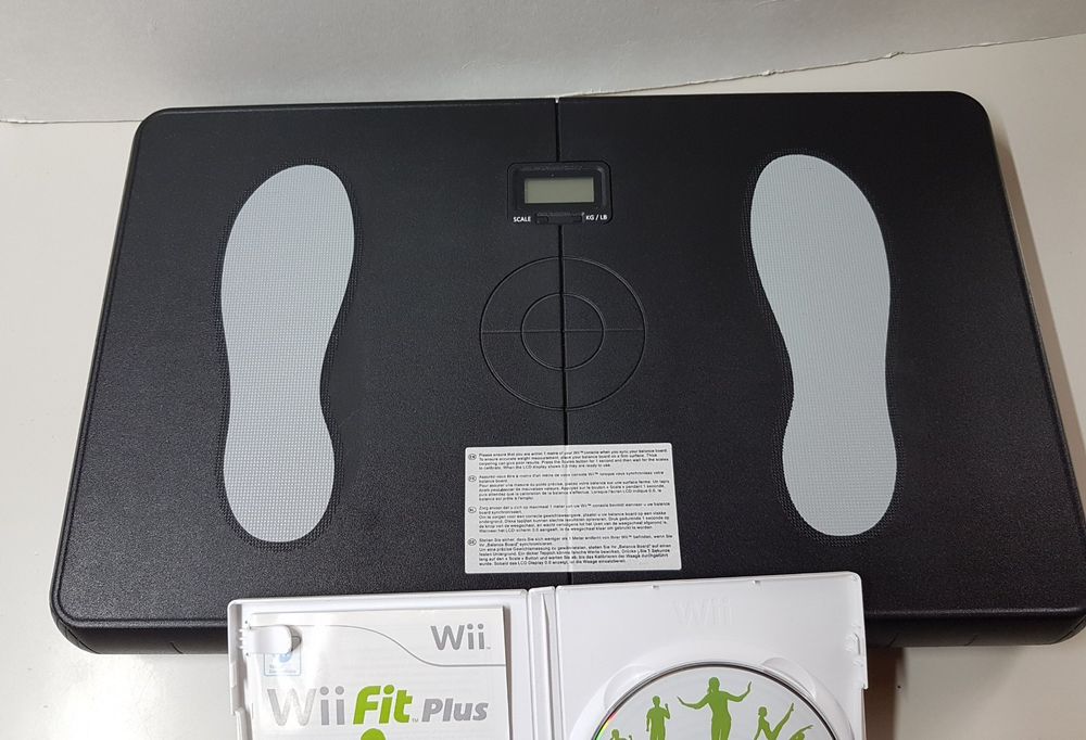 Board mit Wage + Spiel Wii Fit Plus für tägliche Fitness (Gebraucht) in ...