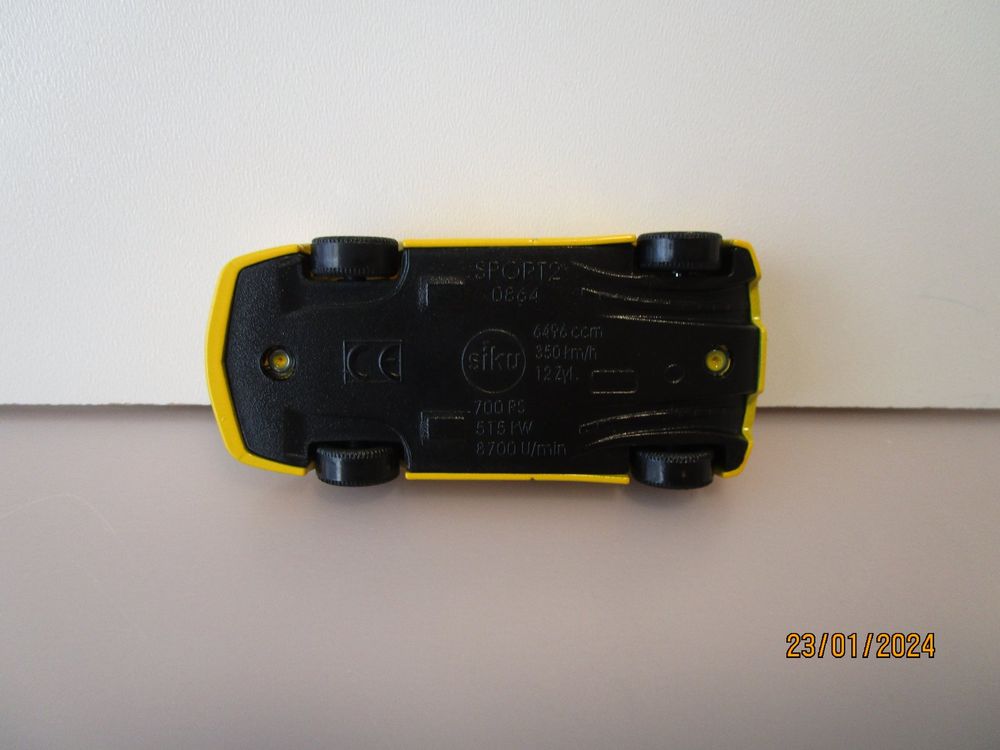 SIKU FERRARI ENZO FERRARI - 0864 (Neu (gemäss Beschreibung)) in Chêne ...