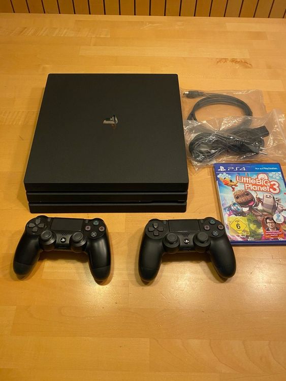 Sony Playstation 4 Pro - 2 Controller | Kaufen auf Ricardo
