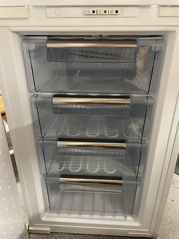 2x Congélateur Bosch 5 tiroirs encastrable 242 litres (Gebraucht) in ...